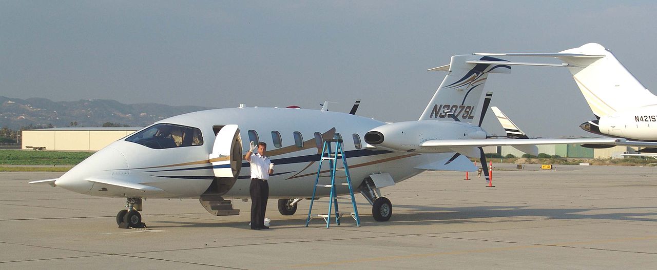PIAGGIO P-180 AVANTI