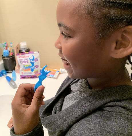 Plackers Kids Flossers Helps Clean Teeth - The Mommy Factor