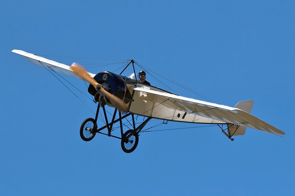 Des pilotes et des avions.: Roland Garros