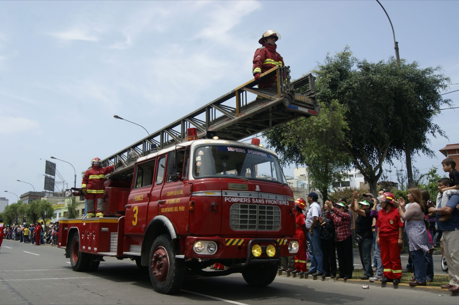 Friends Magdalena: 152 Aniversario de los Bomberos Voluntarios del Perú