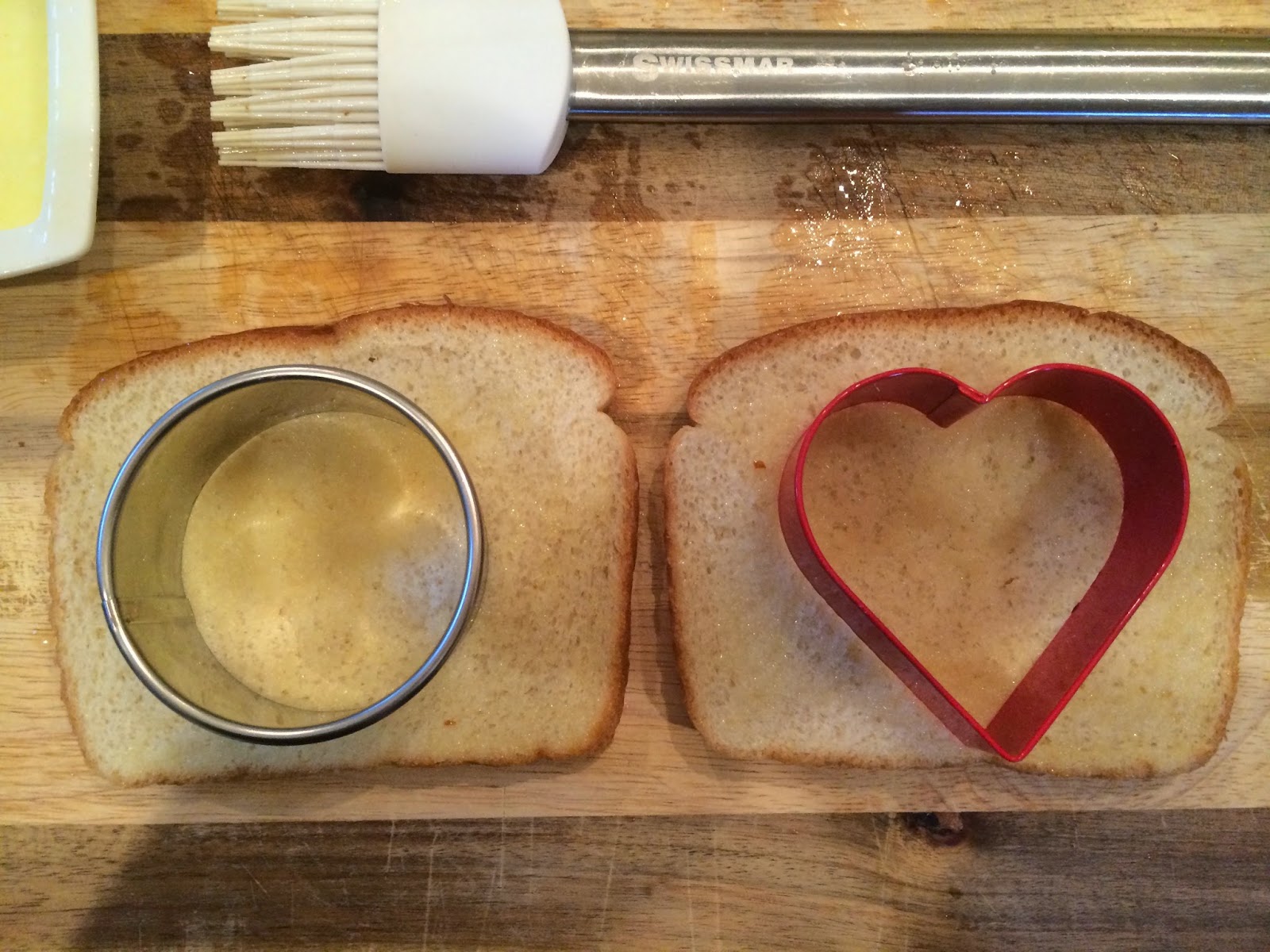 Little Magnolia Kitchen: SUNSHINE TOAST (TOAD IN A HOLE)