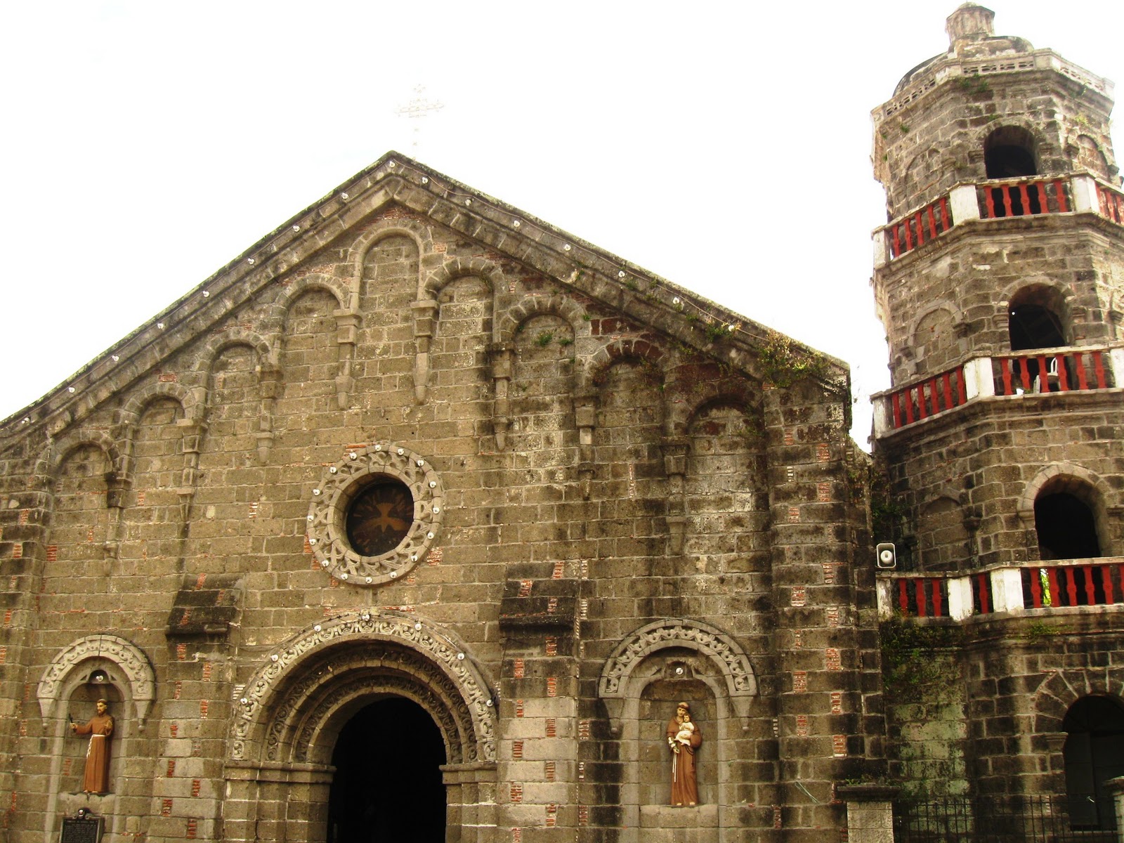 Ben Goes Where: Visita Iglesia in Cavite
