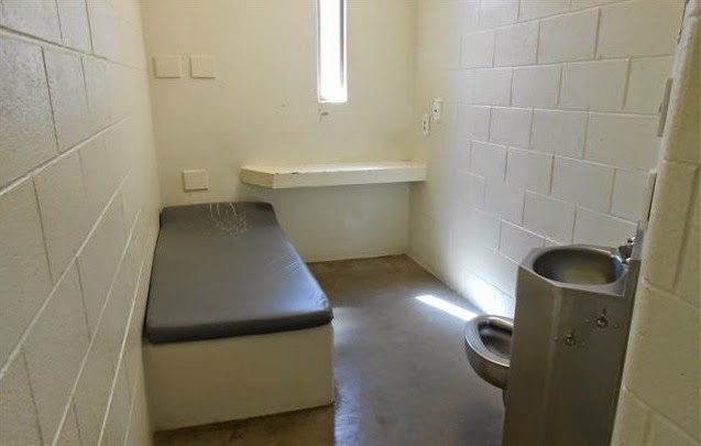 Prison UK: An Insider's View: Things to do in Segregation