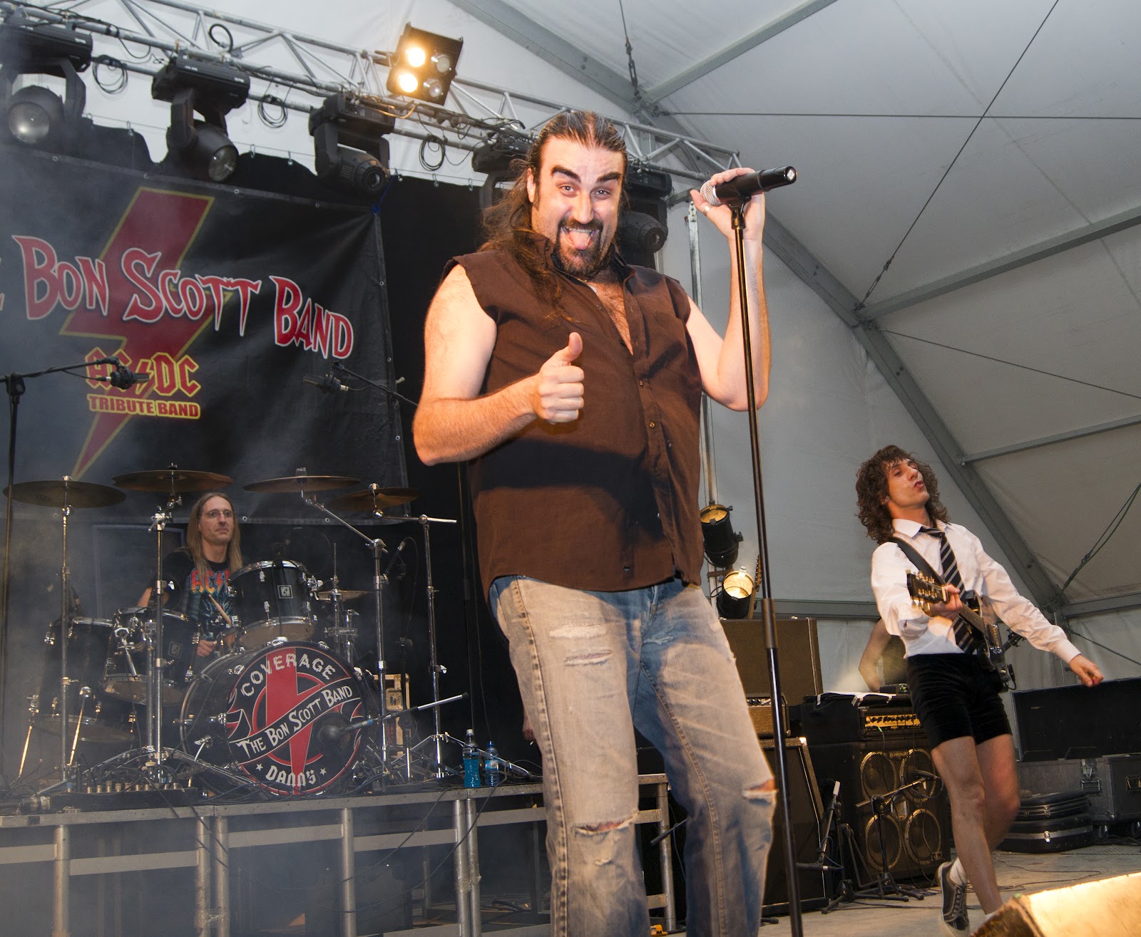 La musica, que bonita eres....y el fútbol también: abril 2012