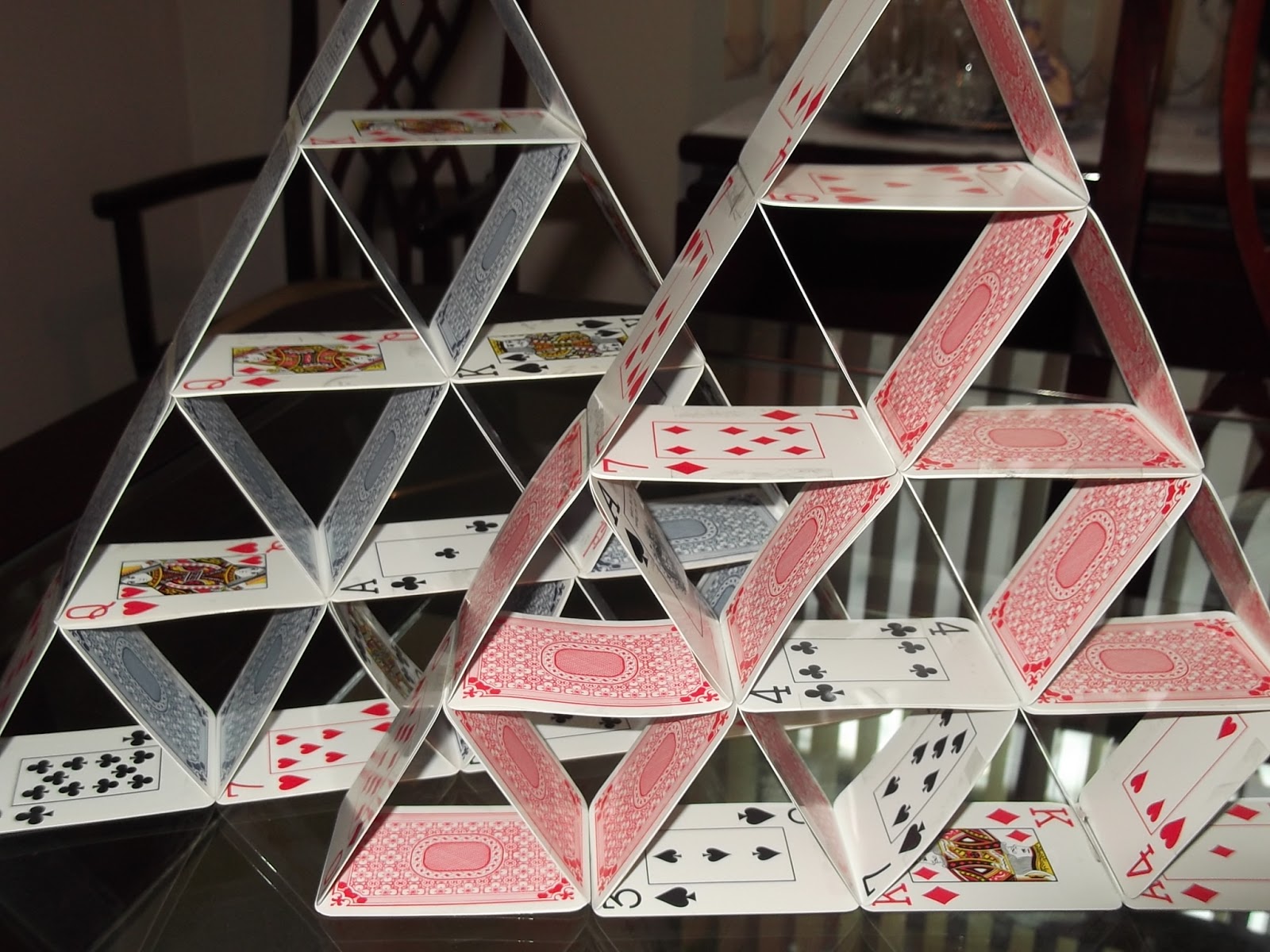 Coisas de Thalita: Pirâmide de cartas