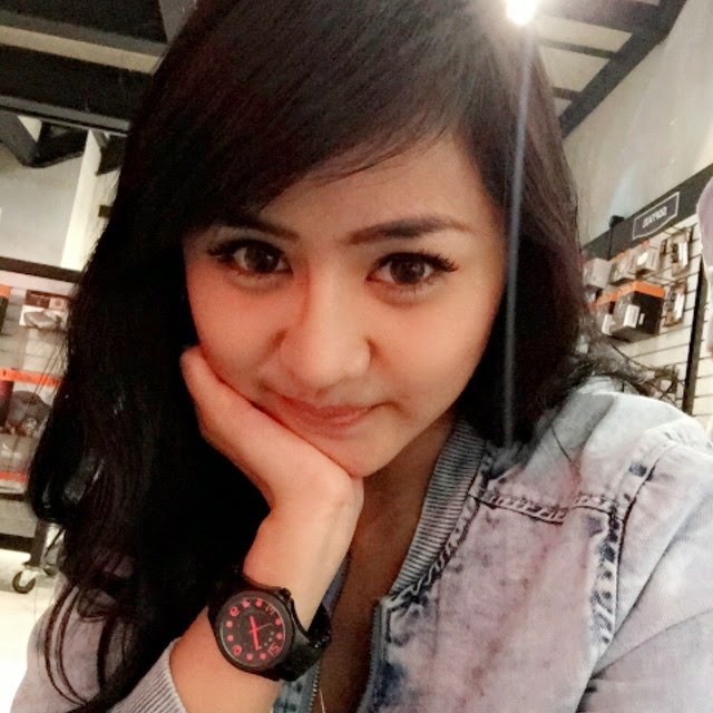 JELLY JELO MODEL INDONESIA SELFIE FOTO - ZONA ARTIS LAGI