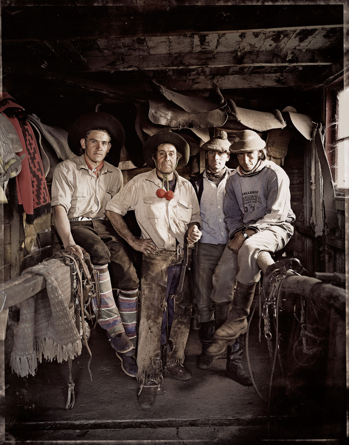 El rancho de Fierro: Gauchos por JIMMY NELSON