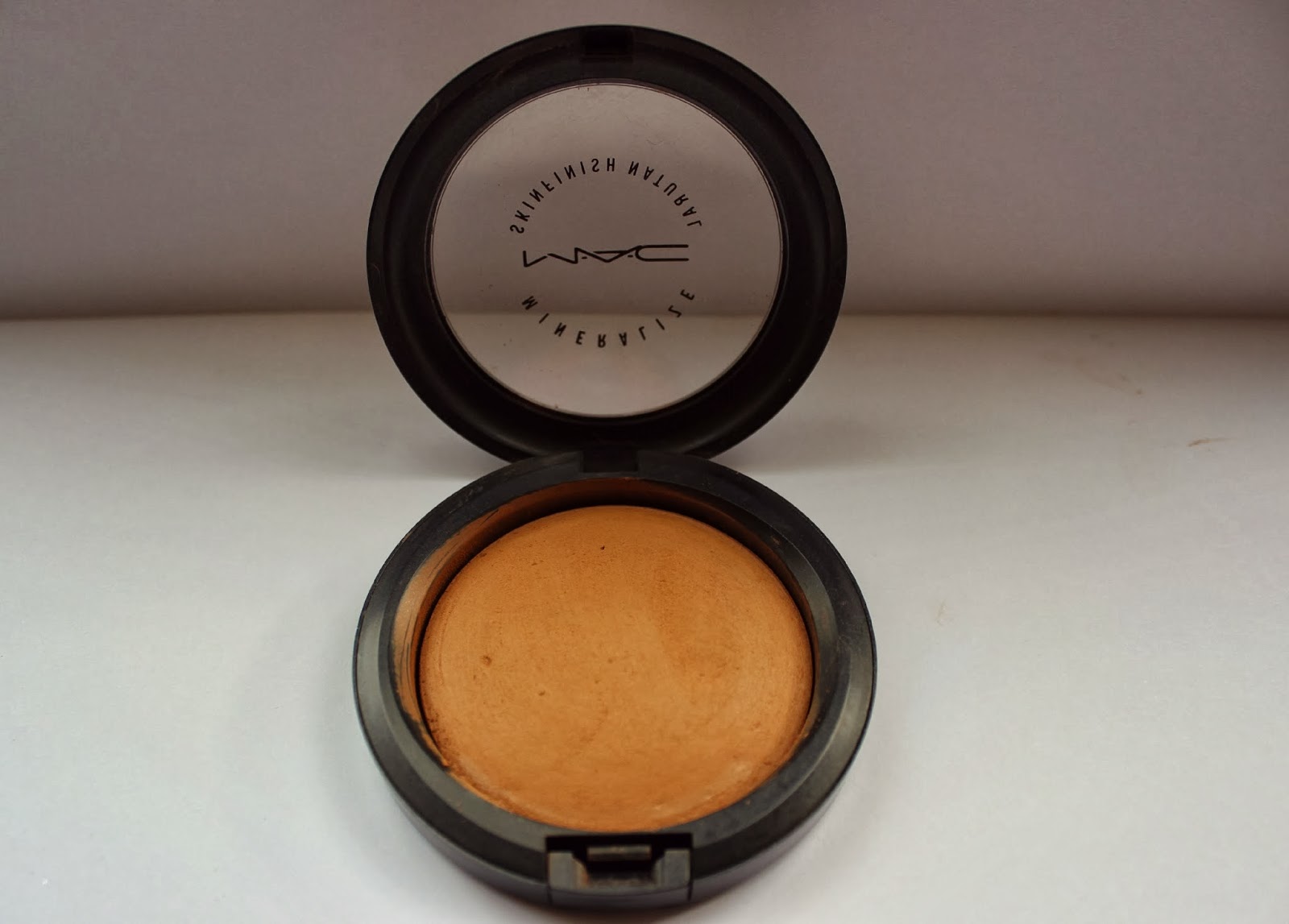 MAC Mineralize Skinfinish Natural || Give me sun! | Laura Gemma Meachem