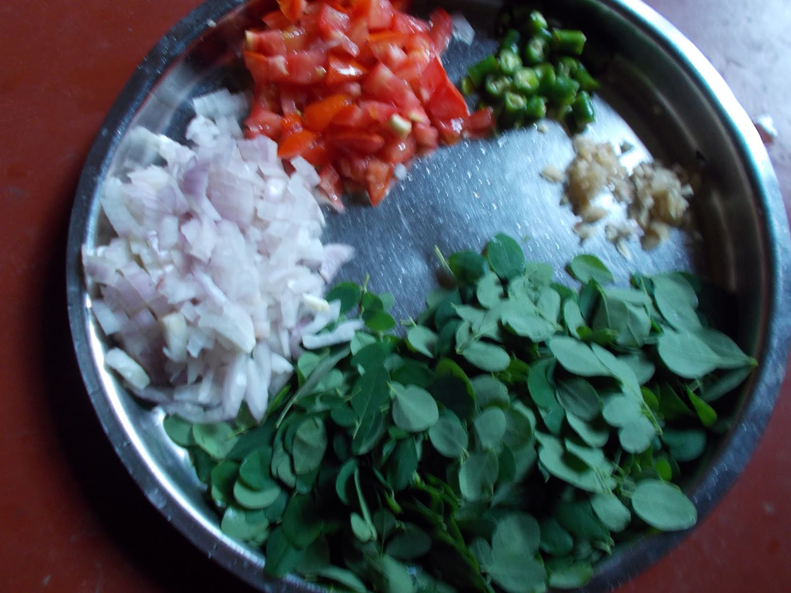 Kerala Traditional and Other Recipes: MUTTA MURINGA ELA THORAN / EGG ...