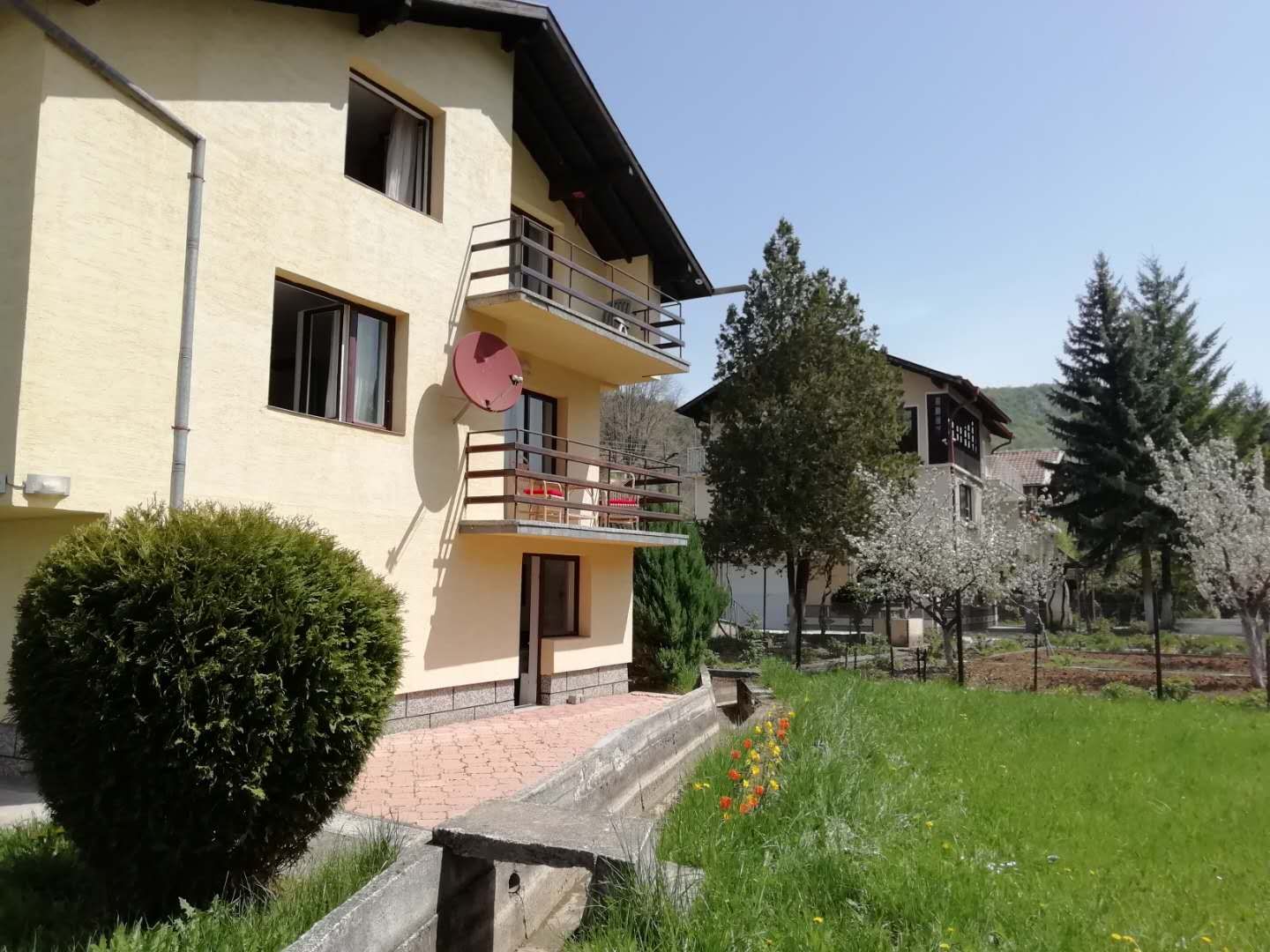 A Weekend in Kalotina, Part 2