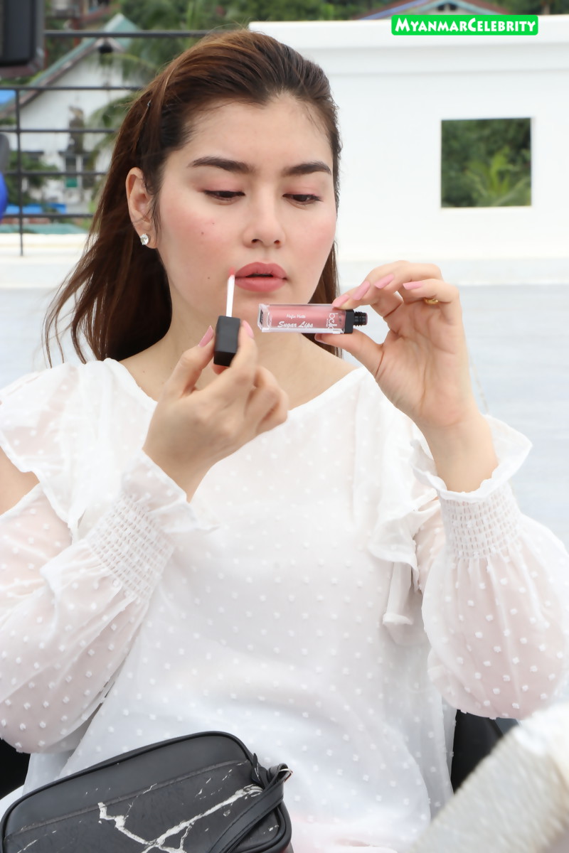 Bella Cosmetics အတြက္ ေၾကာ္ျငာ႐ိုက္ကူးေပးခဲ့တဲ့ သ႐ုပ္ေဆာင္ မယ္လိုဒီ