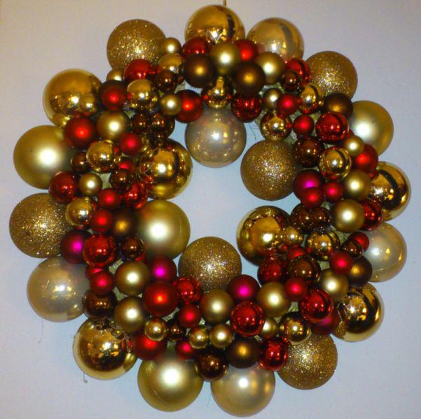 Mettes Blomsterbjerg: Det eneste naturlige er en halmkrans....