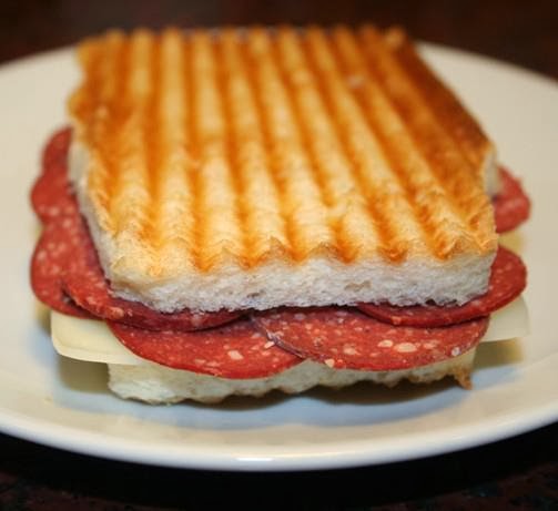 KuzhinaIme.al: Tost me suxhuk (per mengjes) (Receta nga Ardita Duro)