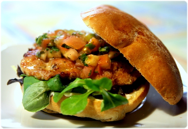 Tasca da Elvira: Sandwich au poulet et à la salsa de tomate