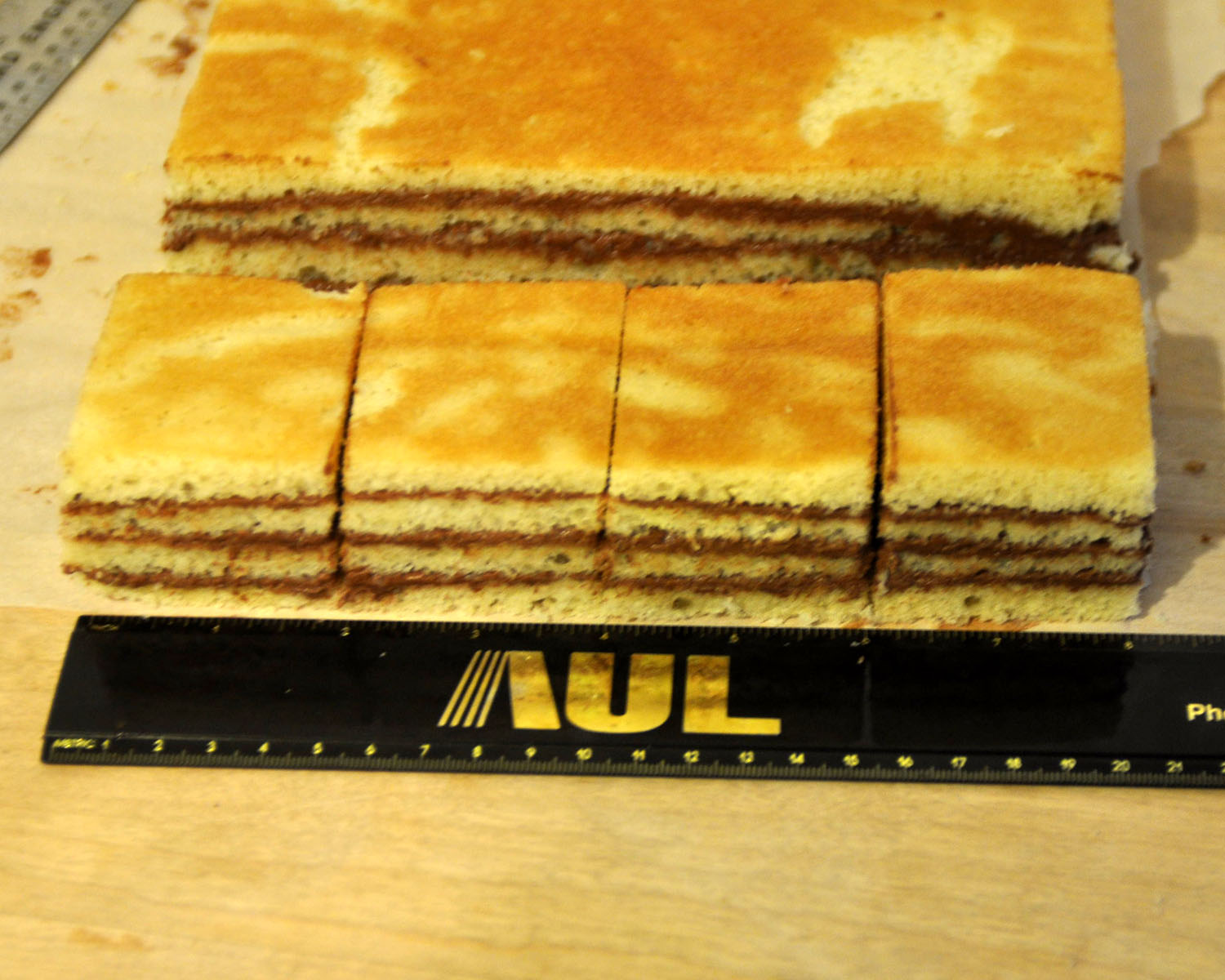 Beki Cook's Cake Blog: Vanilla-Dark Chocolate Mini Cakes