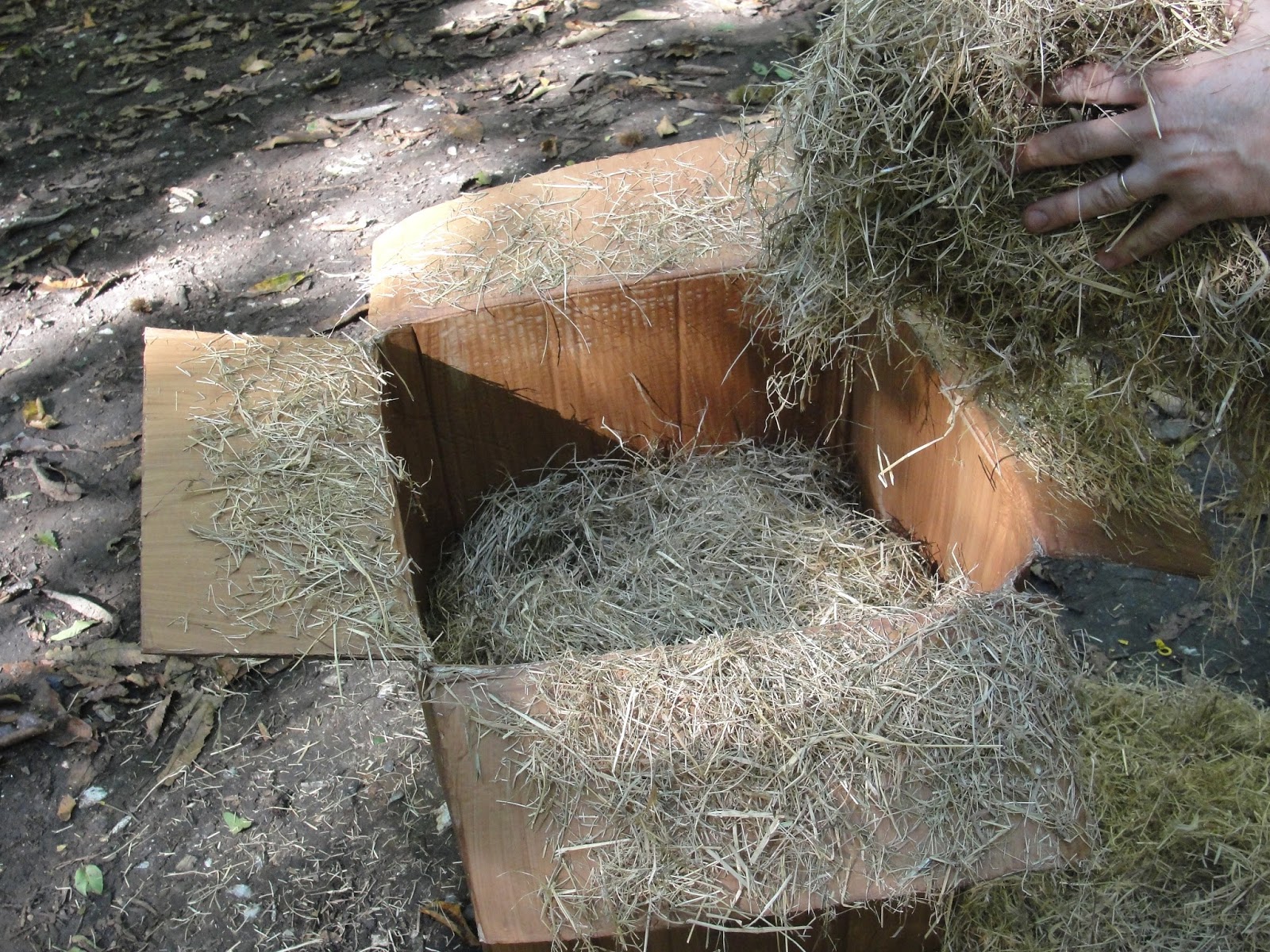The Outdoor Traditionalist : Hay Oven Slow Cooker