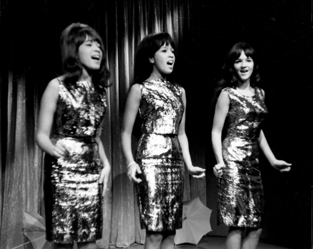 30 Fascinating Vintage Photographs of The Ronettes in the 1960s ...