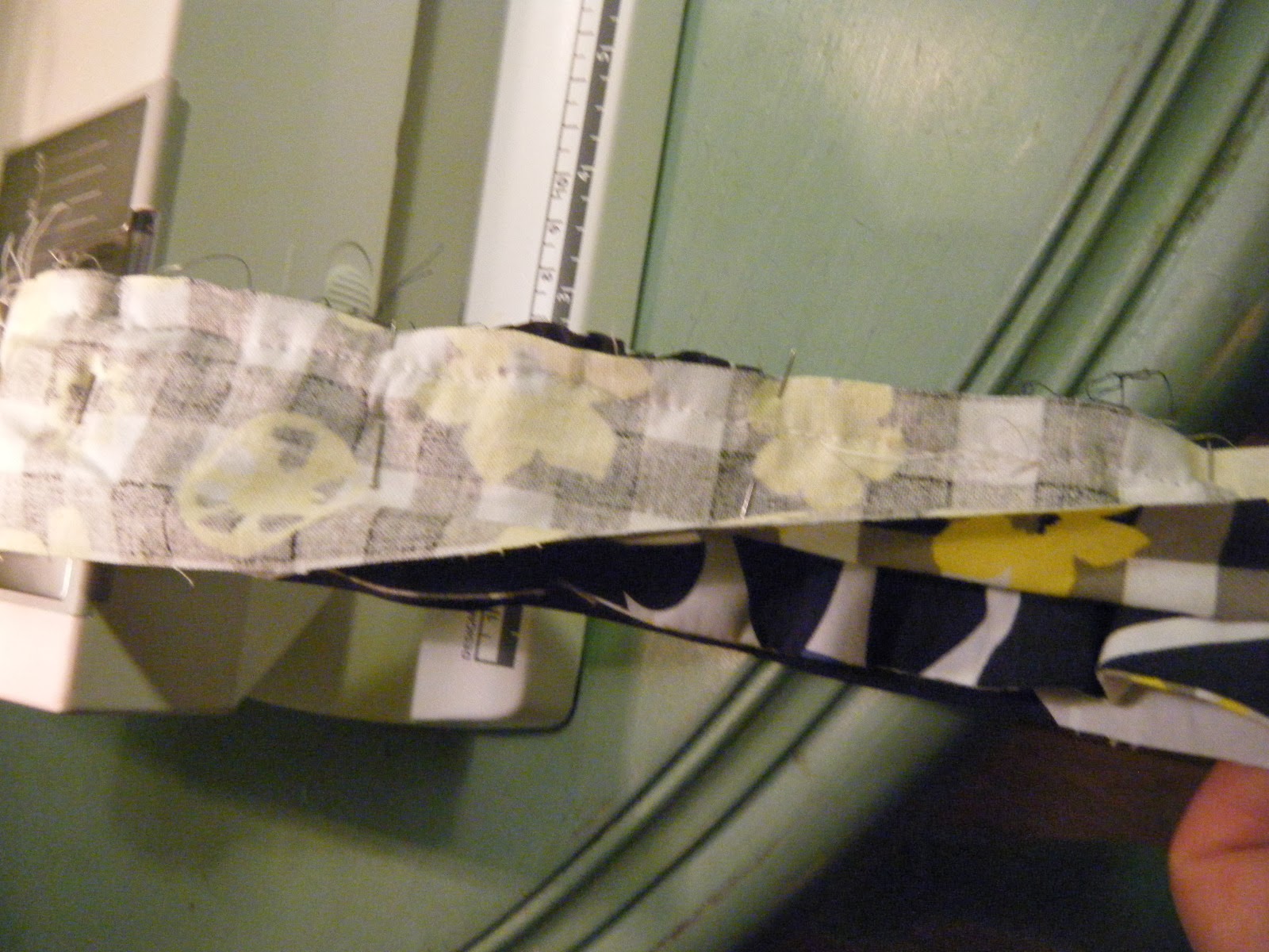 Home Sewn, Home Made, Home Grown: Frilly pinny...go retro!