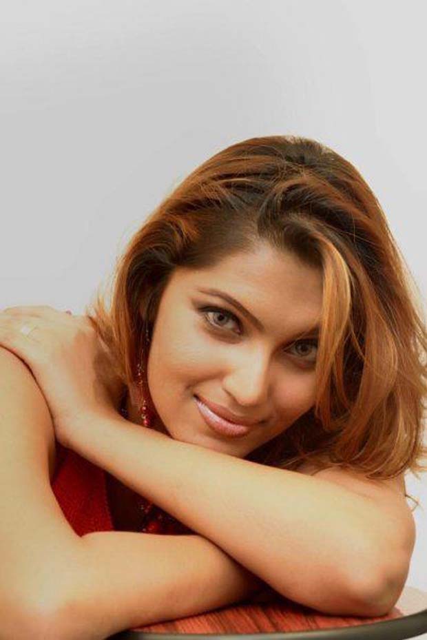 SRI LANKAN TASTE Fashion Magazine: Sri Lankan Hot and Sexy Singer ...