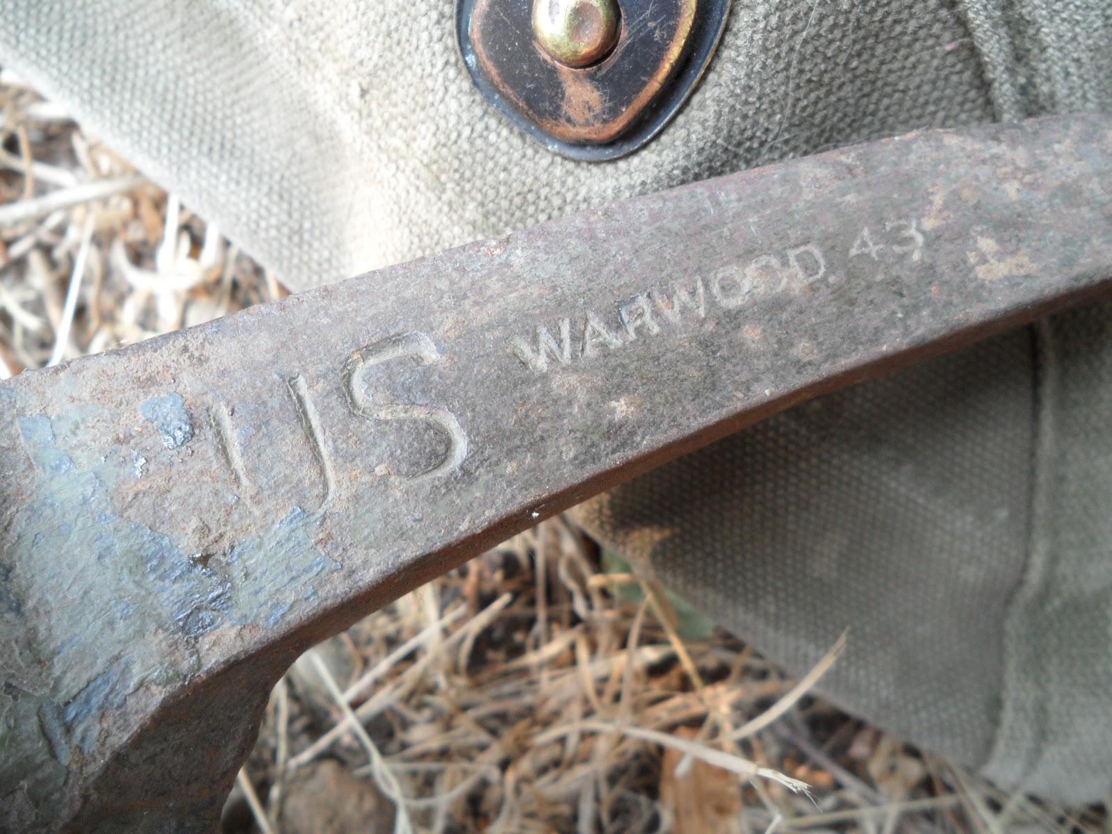 Four Bees: US M-1910 Pick-Mattock, WW2 Issued, Warwood 1943, M1910