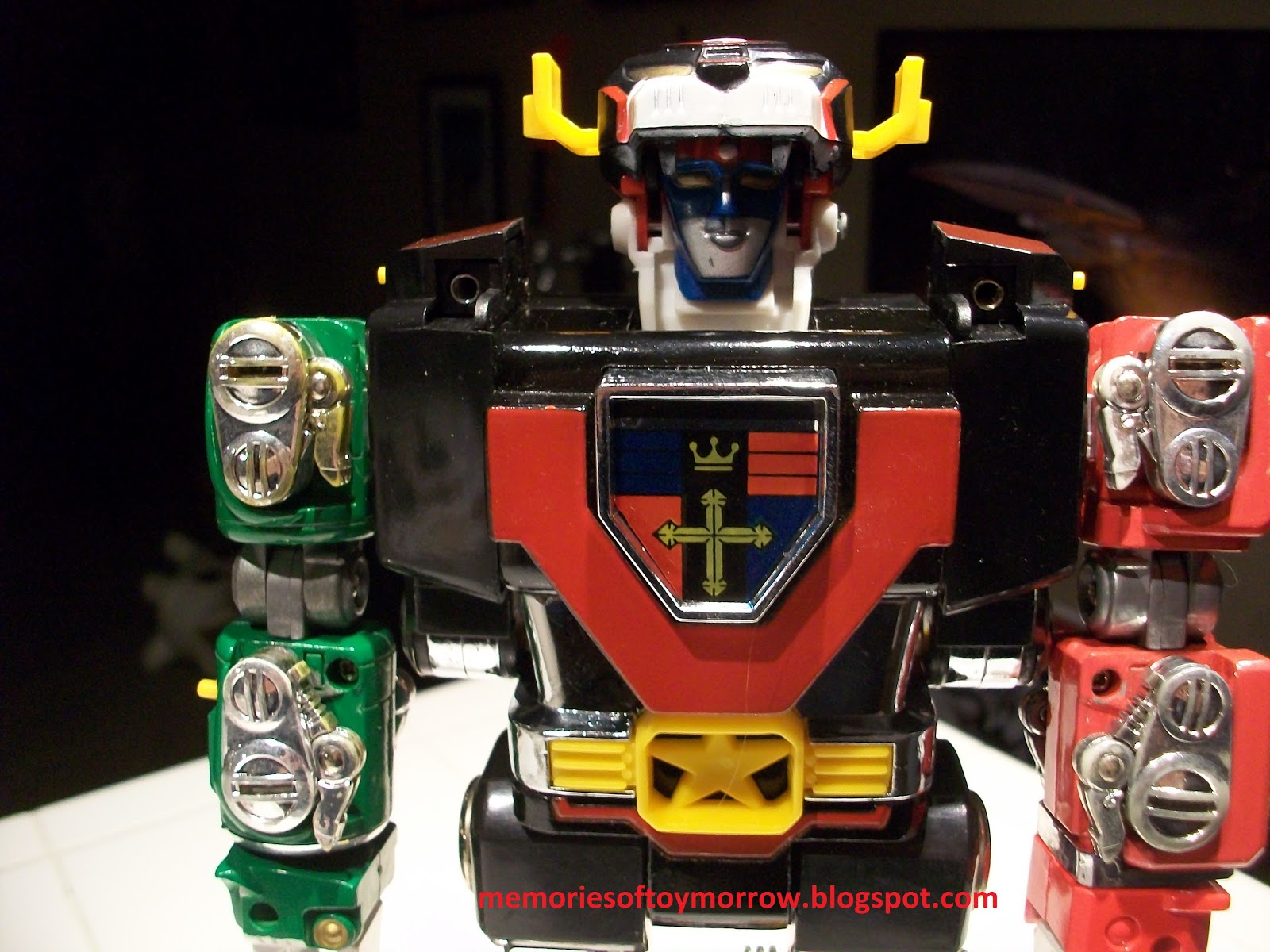 Memories of Toymorrow: Is it Voltron or is it Lionbot...who cares, its ...