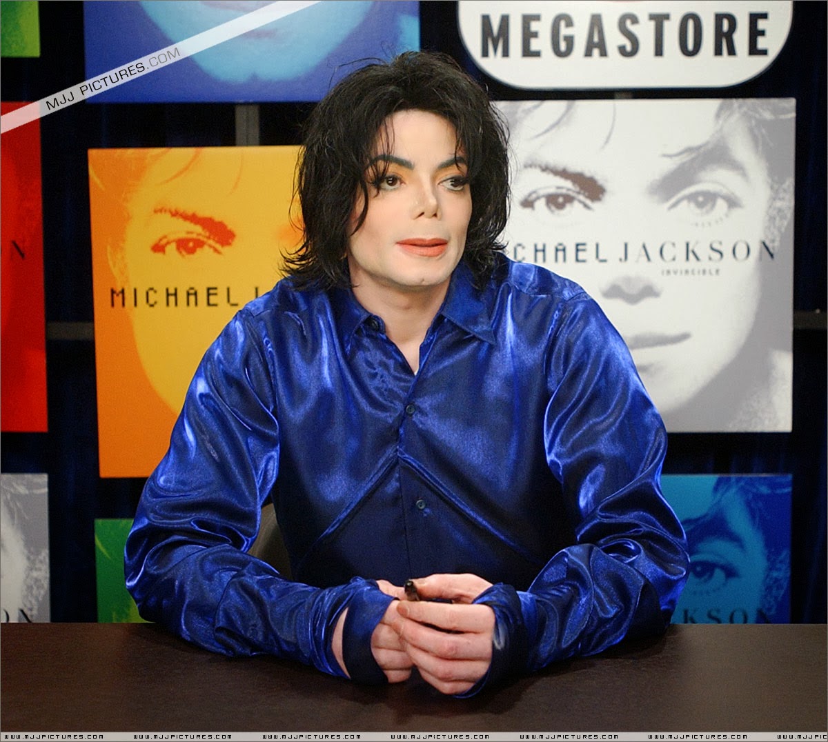 [FOTOS] Michael Jackson sessão de autógrafos de Invincible - 07 de ...