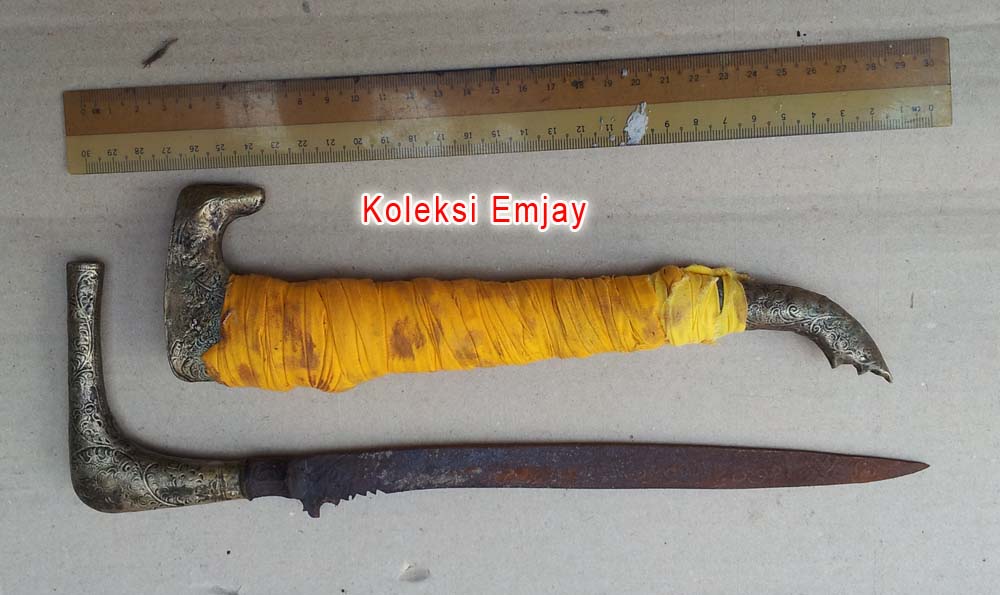 Laman Emjay: Pelupusan tangkal azimat dan senjata puaka terkini.