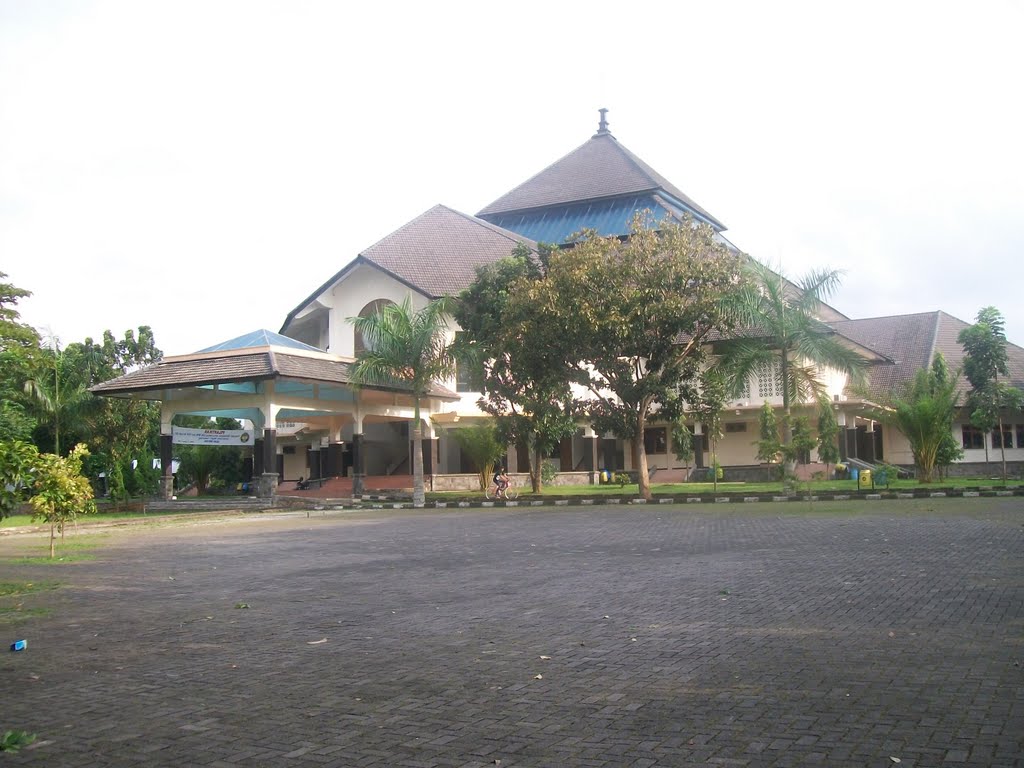 Kuliah di Unnes? Spoiler Universitas Negeri Semarang - WOWCANG