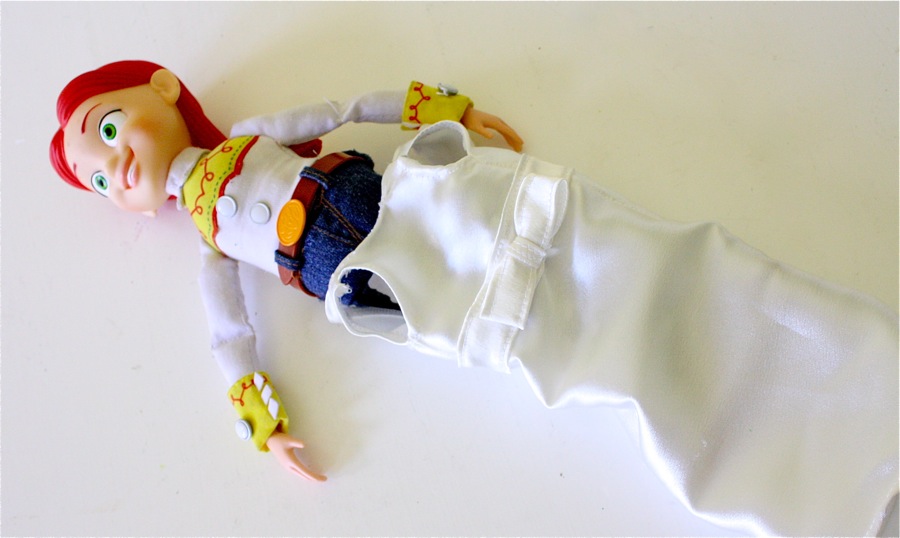 Jessie the cowgirl's itty bitty wedding dress - MADE EVERYDAY