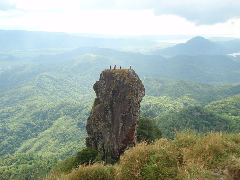 Climbing Mt. Palay Palay in Cavite | Noelizm
