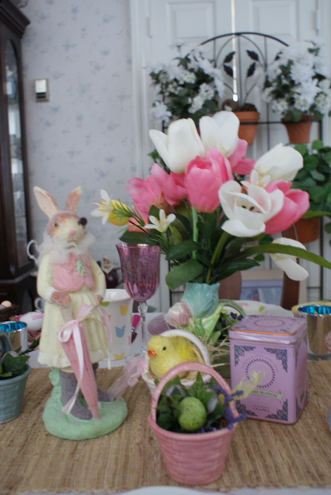 TEA IN TEXAS: Egg xactly Tulip Tea Party