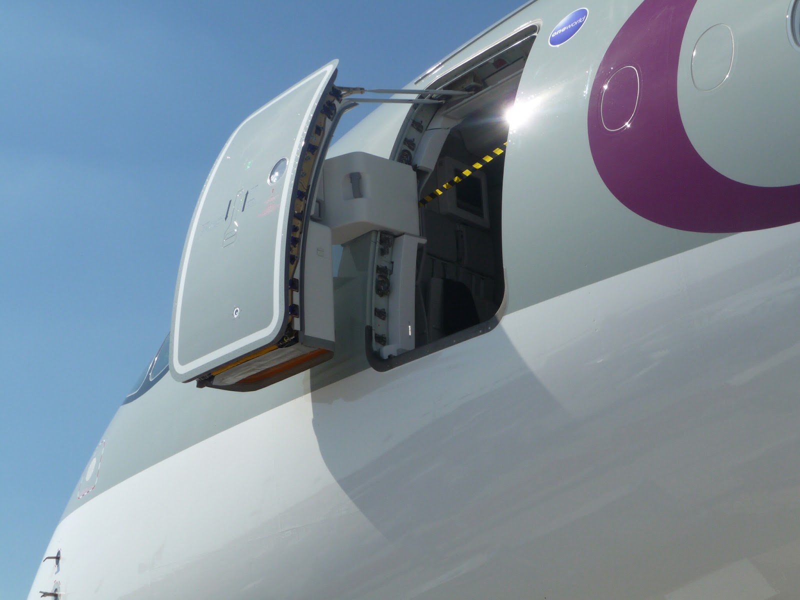 A350 XWB News: 1st PEEK thermoplastic structural component in the A350.