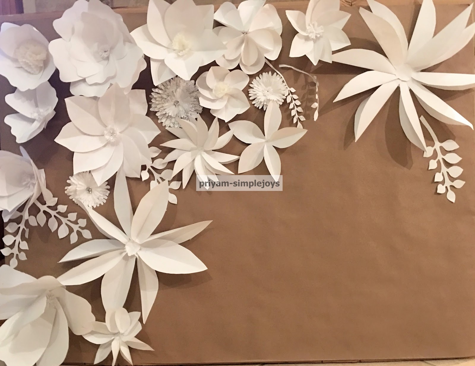 SimpleJoys: Paper Flower Backdrop