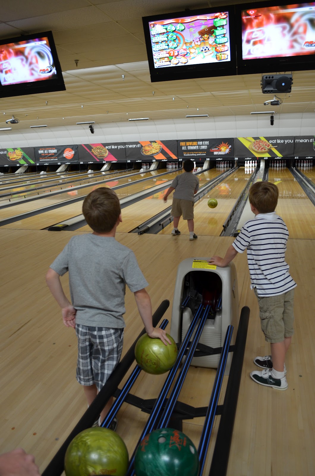 *Random Thoughts of a SUPERMOM!*: How to Plan a Bowling Party in Less ...