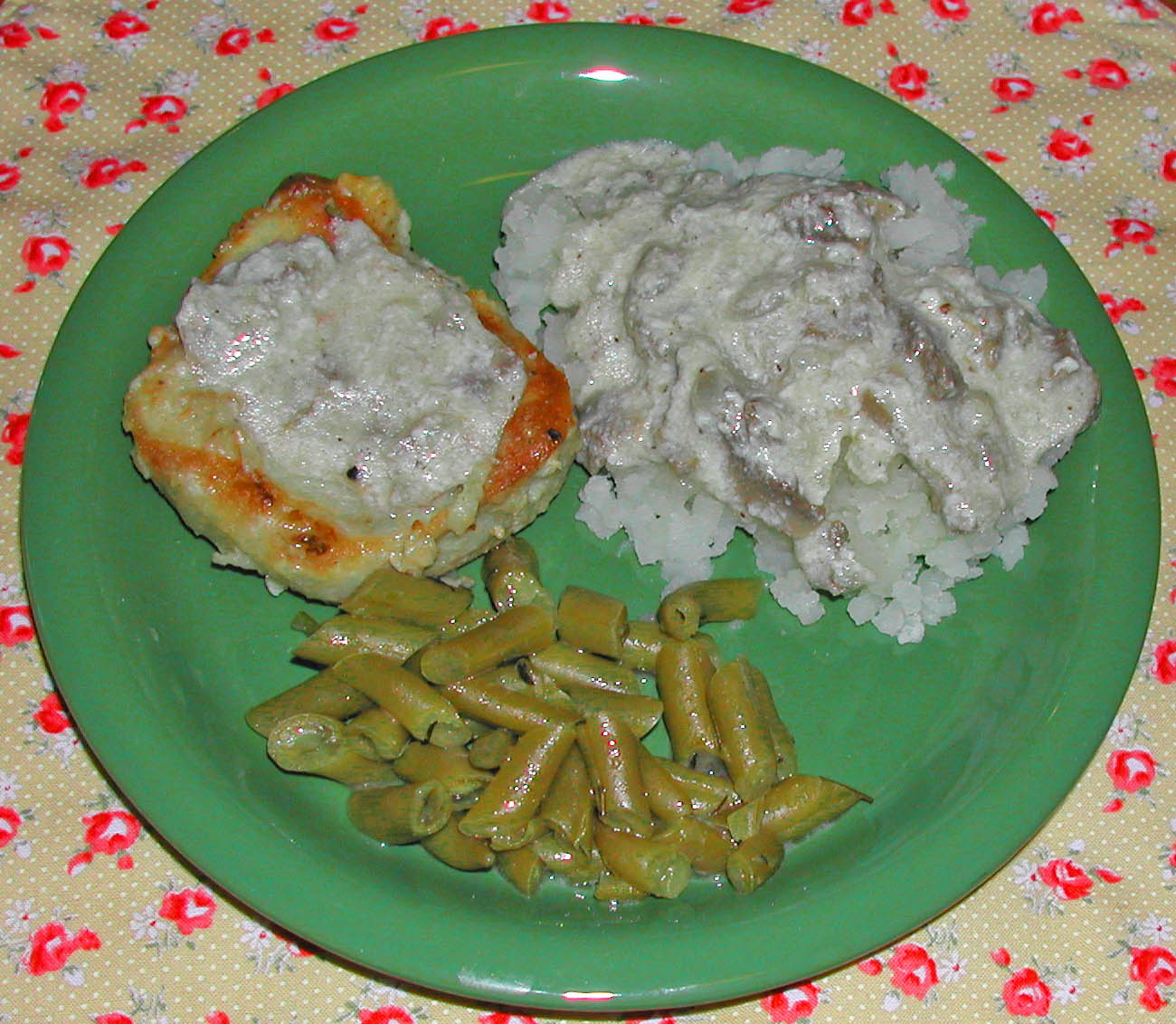 The Iowa Housewife: Pork Chops with Mushroom Gravy