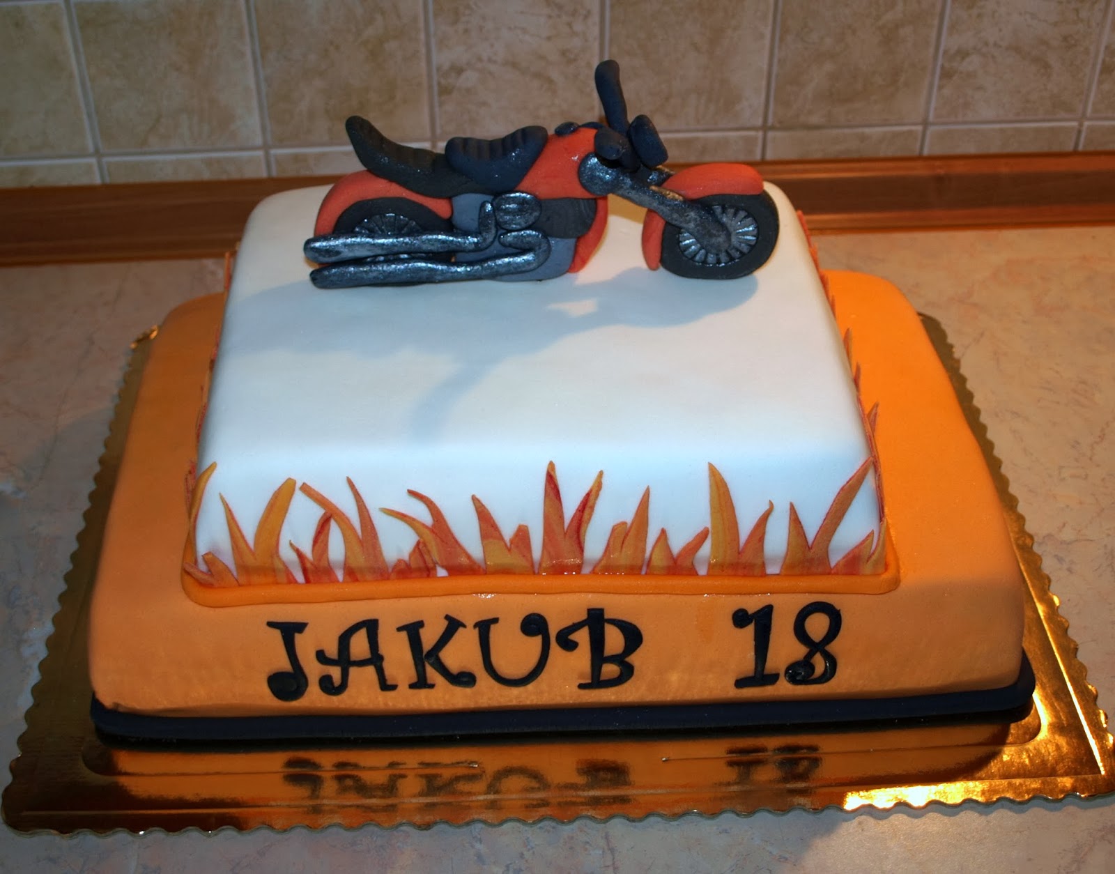 Torty Sylwii.: Tort z motorem