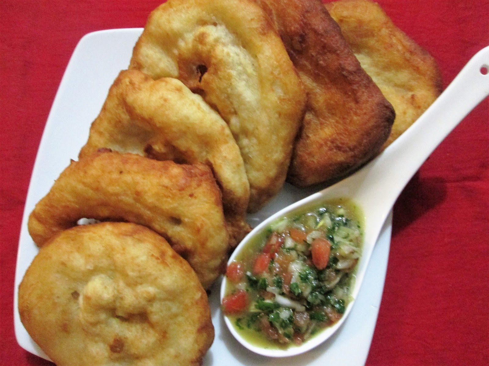 COCINA CHILENA E INTERNACIONAL NORMA: SOPAIPILLA MAPUCHE CON PEBRE MAPUCHE.