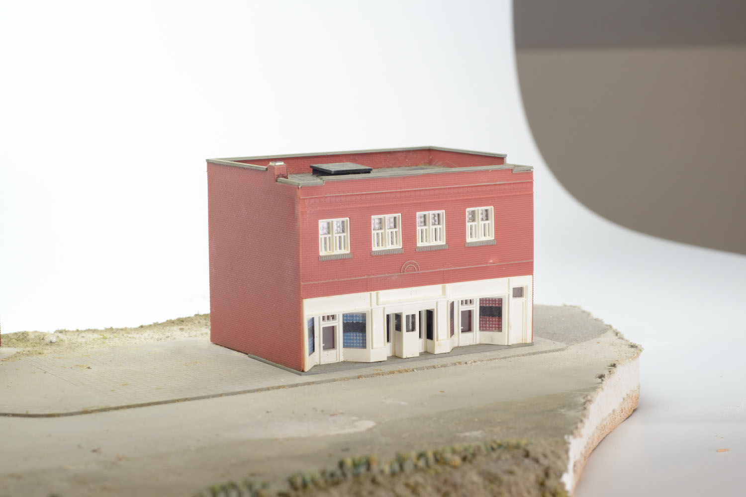 N-Scale For Sale: Small Town Street with 10 Buildings