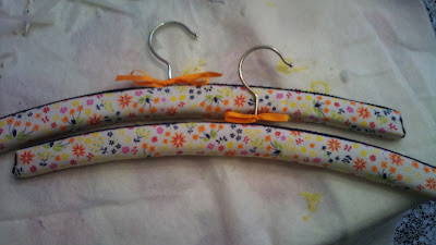 Mis pequeñas ideas: Perchas Forradas