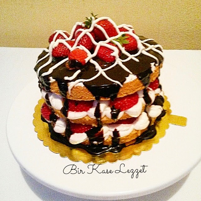 ÇİKOLATA SOSLU YAŞ PASTA ★ WAFFLE PASTA - Bir Kase Lezzet