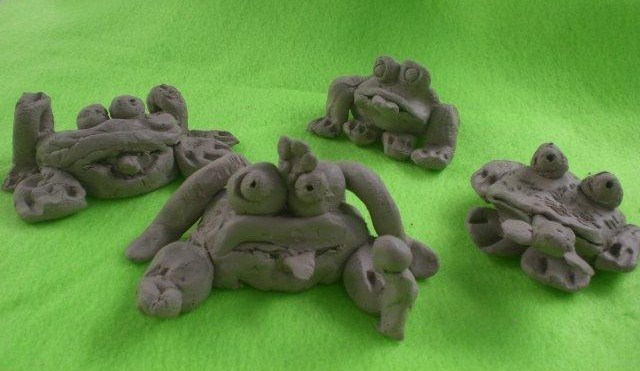 Oogly: Making Clay Frogs at ArtMania