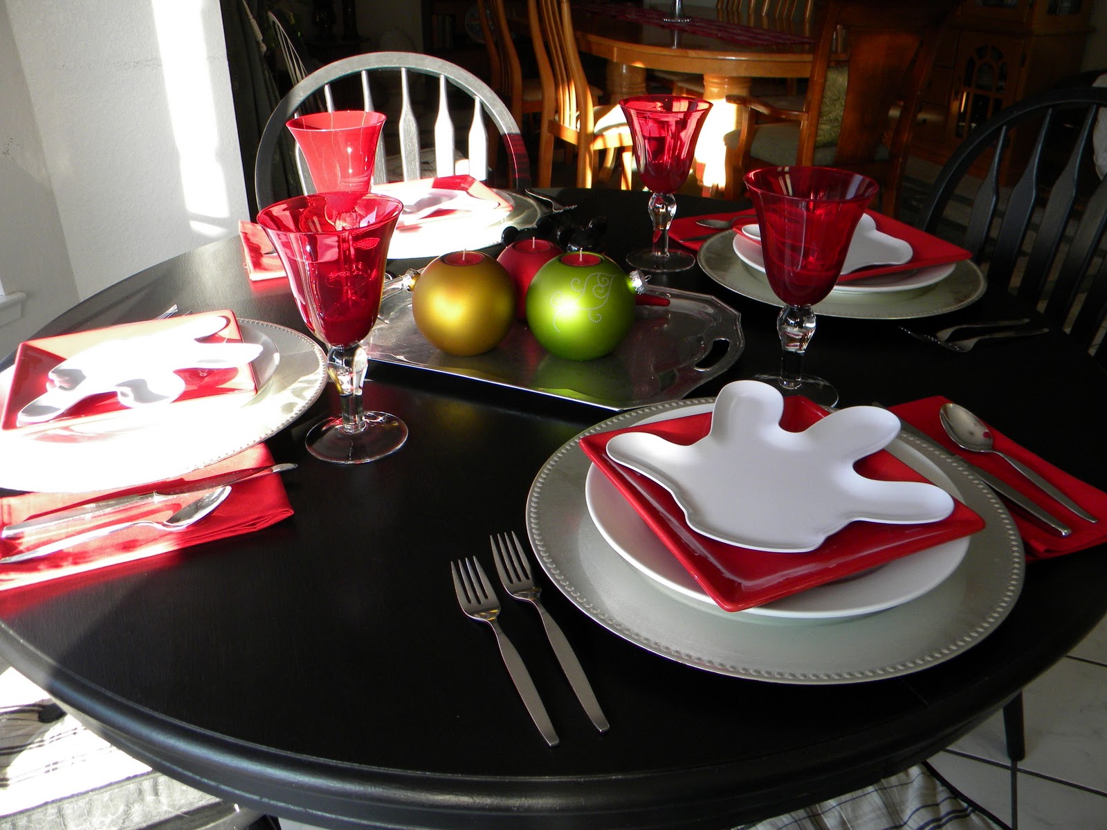 daze of grace: Christmas Disney Table