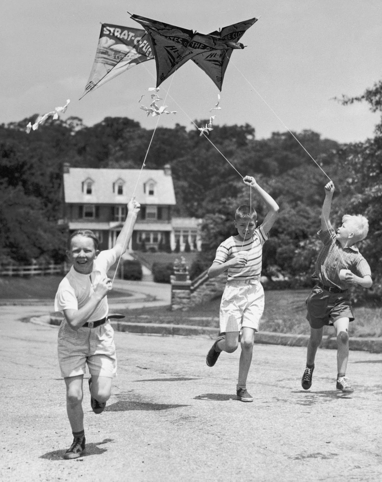 These 12 Vintage Photographs Celebrate the Simple, Easygoing Fun of ...