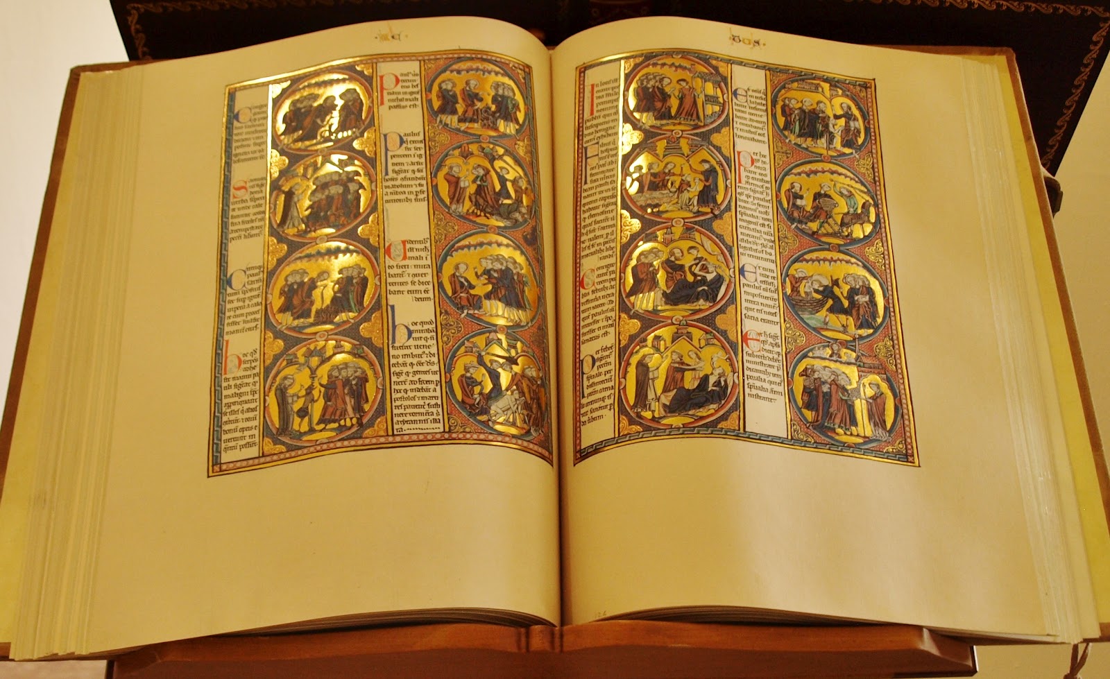 Sevilla Daily Photo: Los Códices Ilustrados (1): libros religiosos.