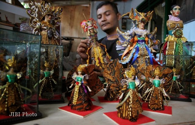 Miniatur Solo Batik Carnival - Awcraft : painting & sculpture
