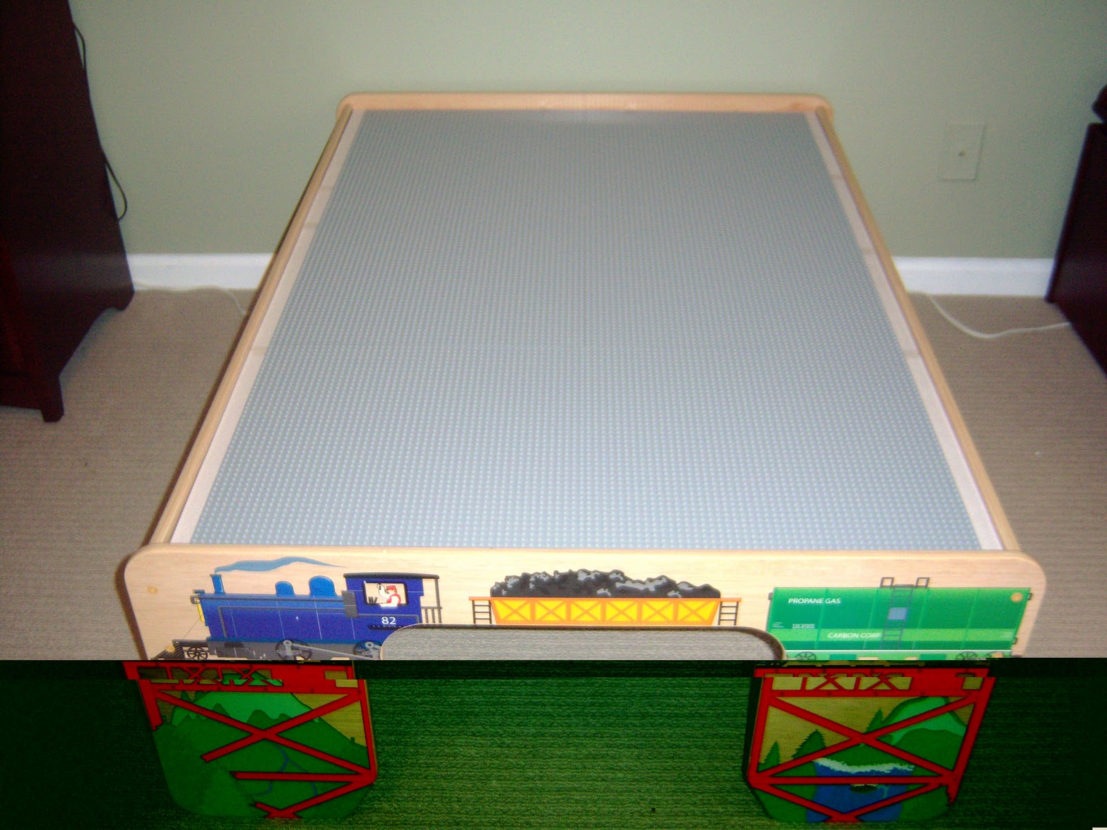 Inspired Mom: Andy's train table is now a Lego table!