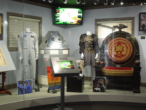 Hollywood Movie Costumes and Props: Best of Universal Studios Hollywood ...