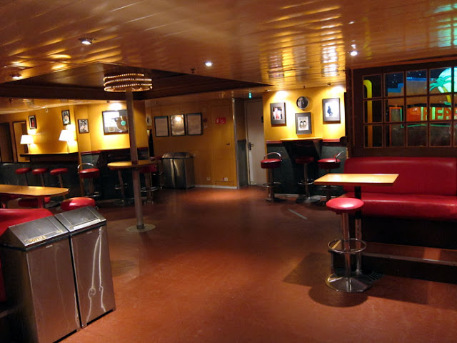 Reasons to Explore - a Travel Blog: Life on the Ship: Crew Bar