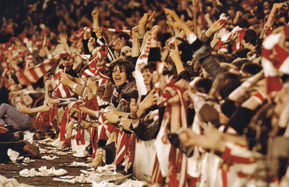 FAN PICS. Marée rouge.