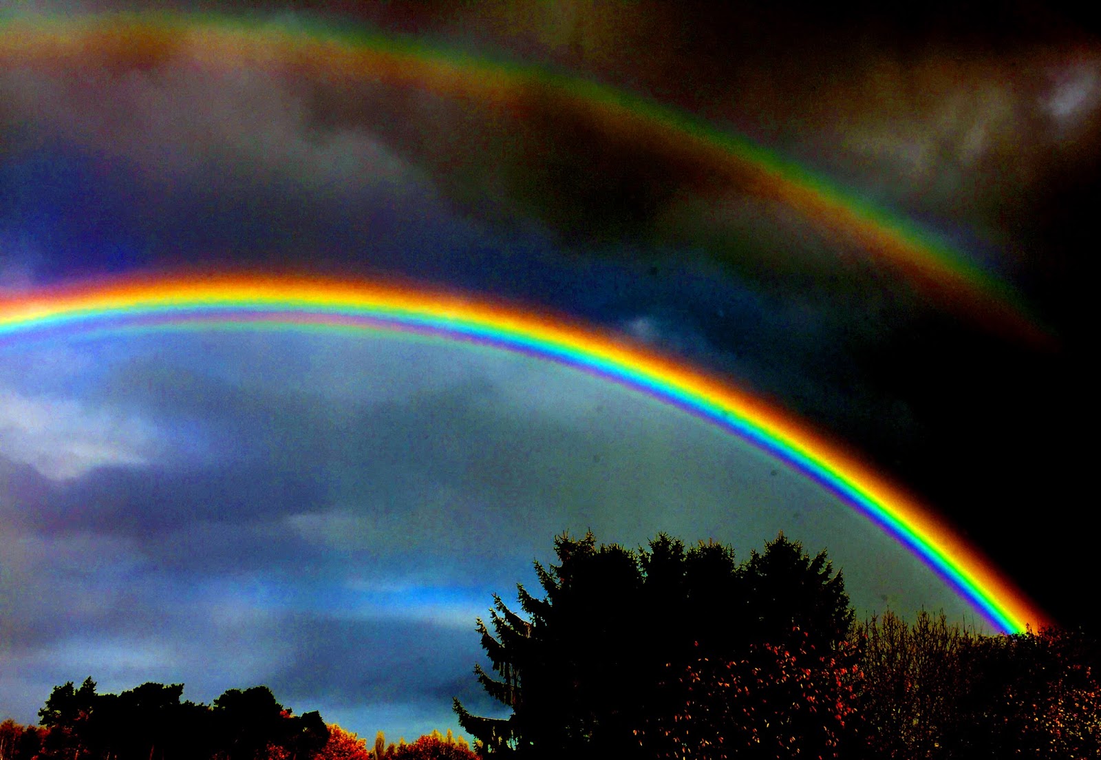 Pascal Hilkens Astro Page : Reverse colors of double rainbow ...